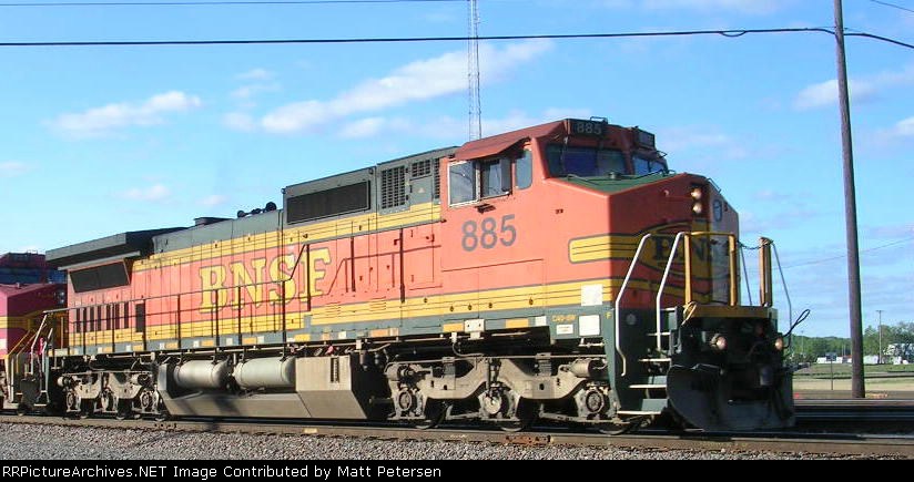 BNSF 885